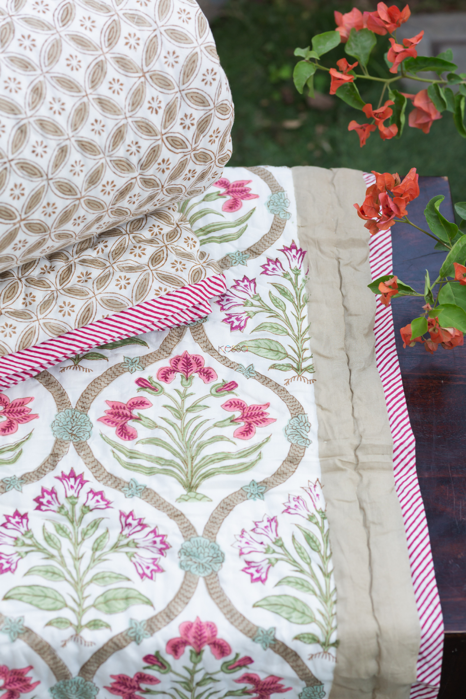 Buy Attractive KAQ114 Flax Smoke Single Bed Quilt Online | Kusvaa