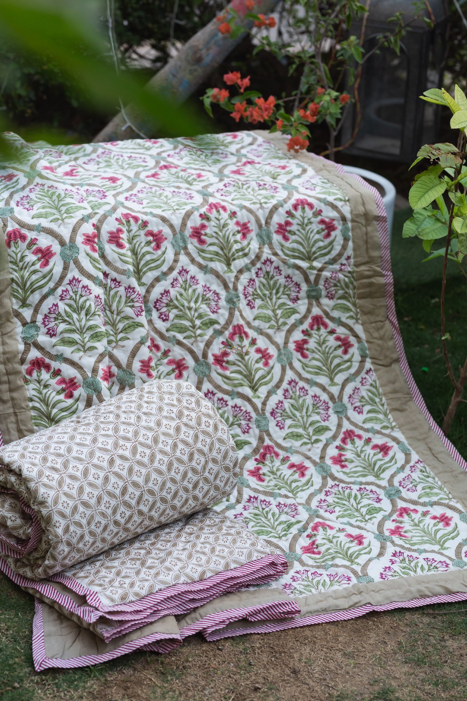 Buy Attractive KAQ114 Flax Smoke Single Bed Quilt Online | Kusvaa