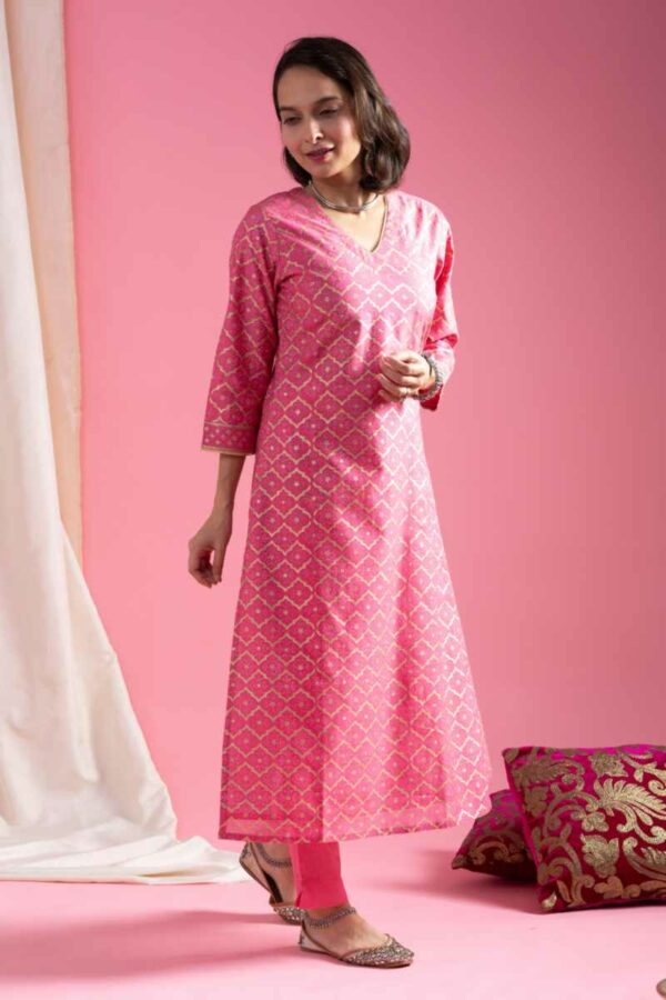 Buy Comfortable VCR227 Aaratrika Chanderi Silk Kurta Online | Kusvaa