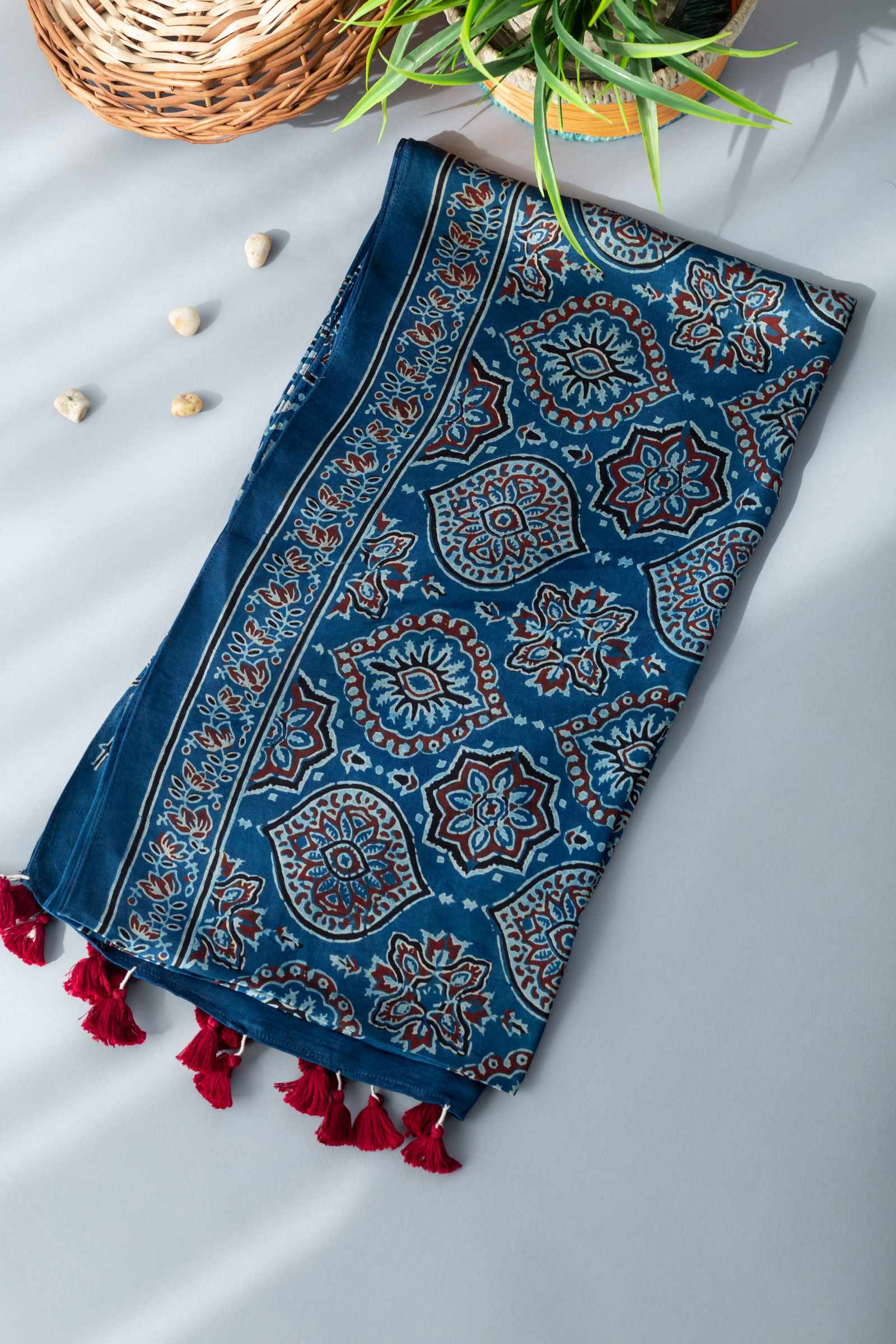 Buy Intriguing KIADUPATTA40 Naiyah Ajrakh Modal Stole Online | Kusvaa